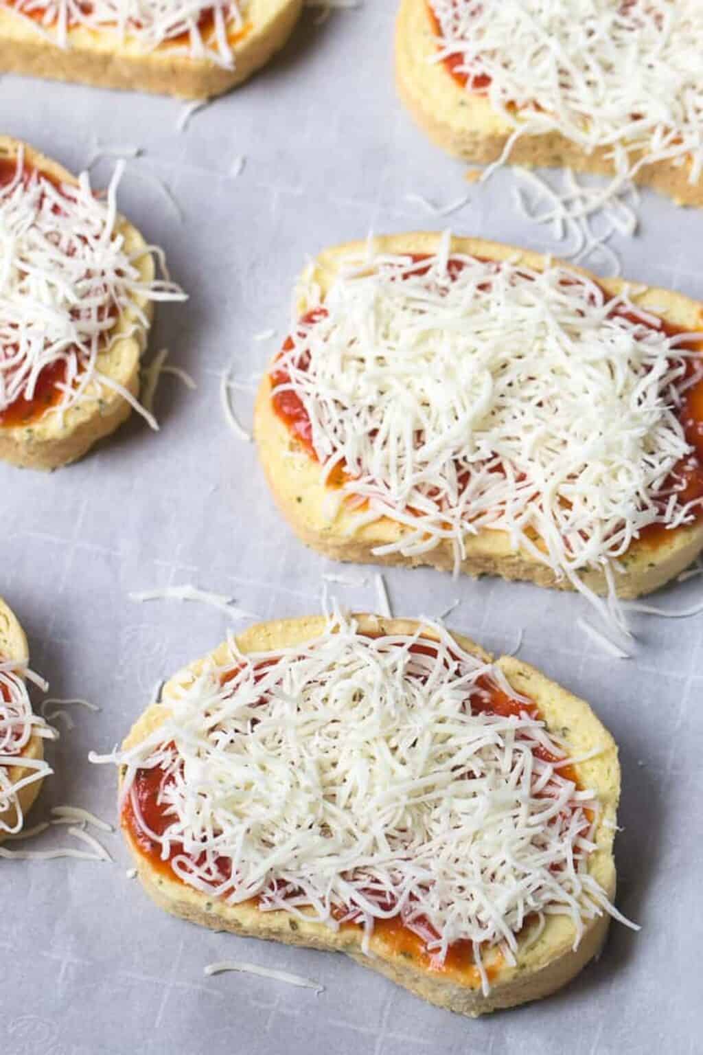 Mini Texas Toast Pizzas - Six Sisters' Stuff