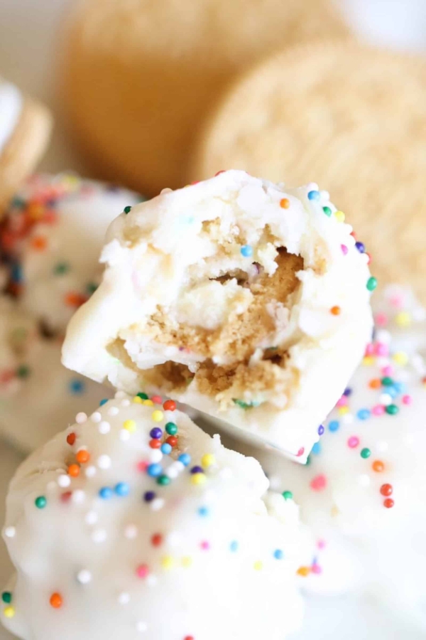 The BEST Red Velvet Cake Bites Recipe (Easy to Make!)