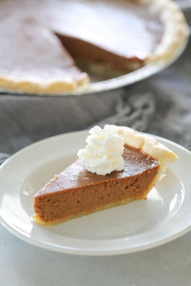 Easy Pumpkin Pie Recipe - Six Sisters' Stuff