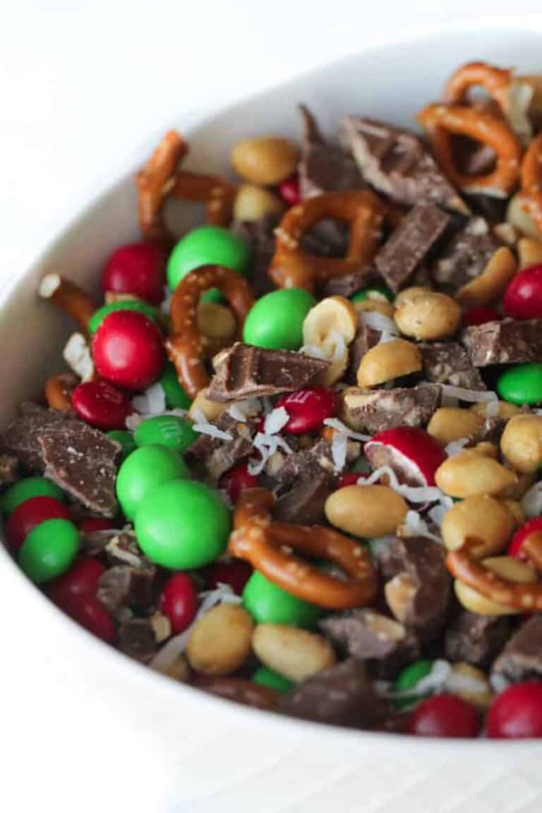 Christmas Trail Mix Recipe - Six Sisters' Stuff