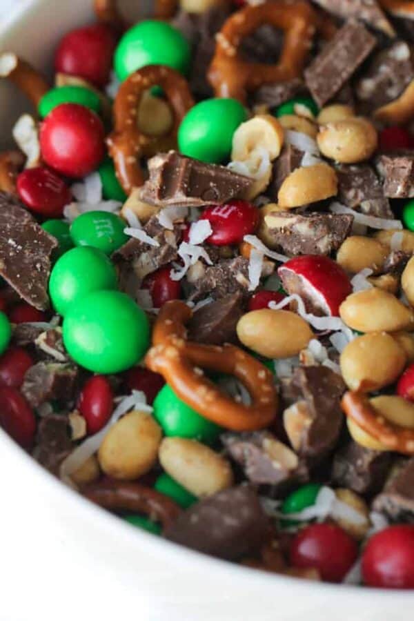 Christmas Trail Mix Recipe - Six Sisters' Stuff