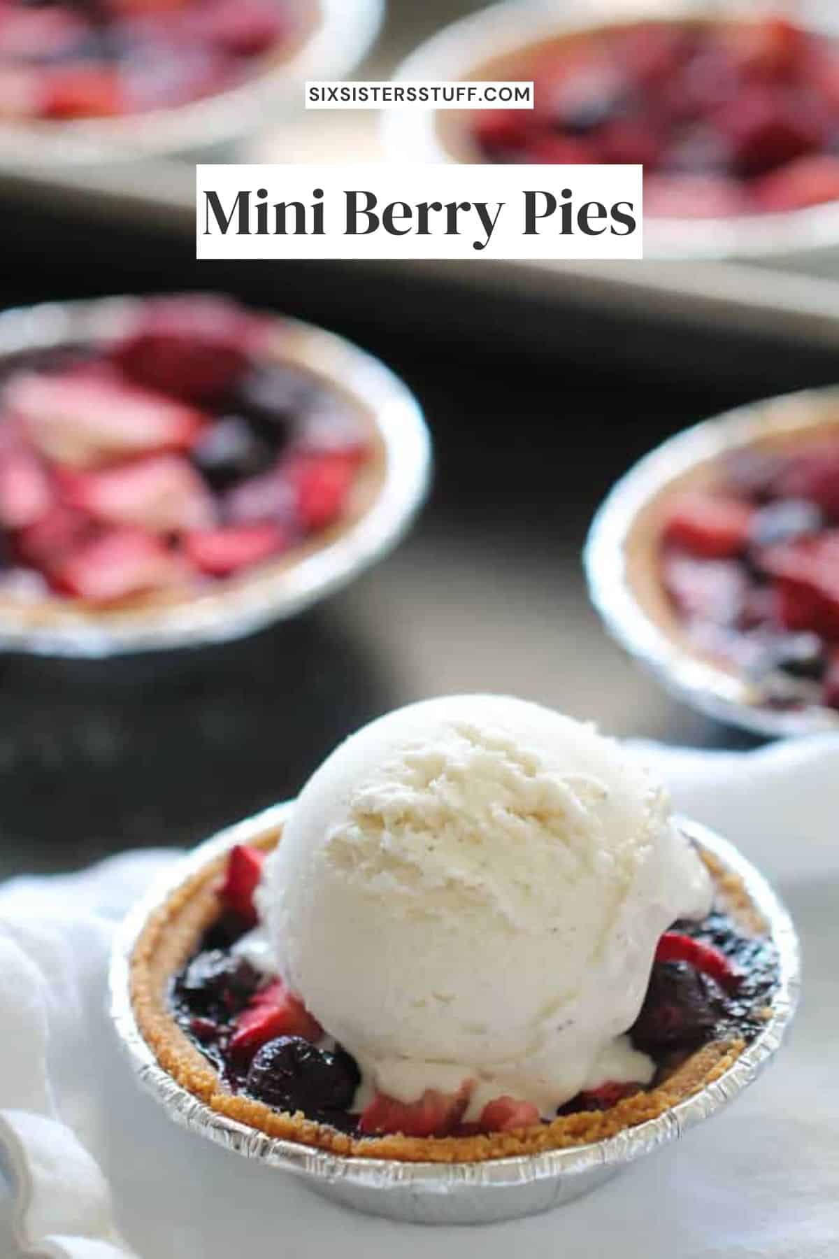Mini Berry Pies Recipe - Six Sisters' Stuff