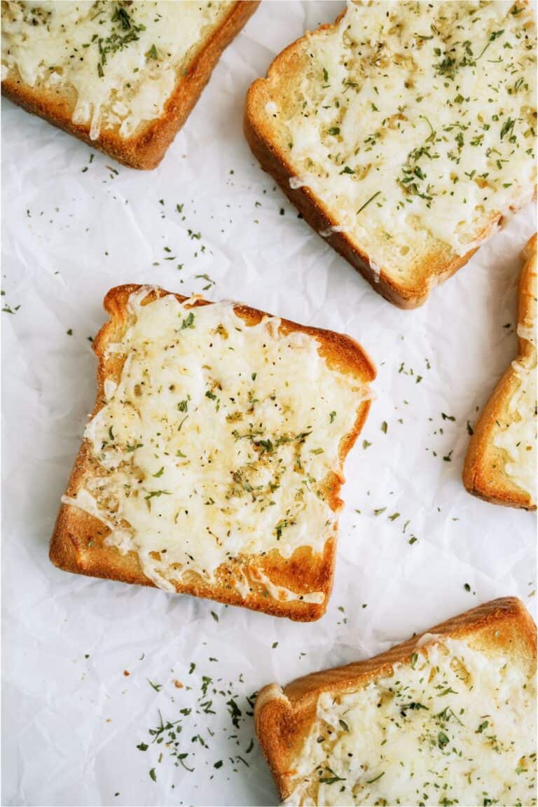 Cheesy Texas Toast Garlic Bread Recipe - Six Sisters' Stuff