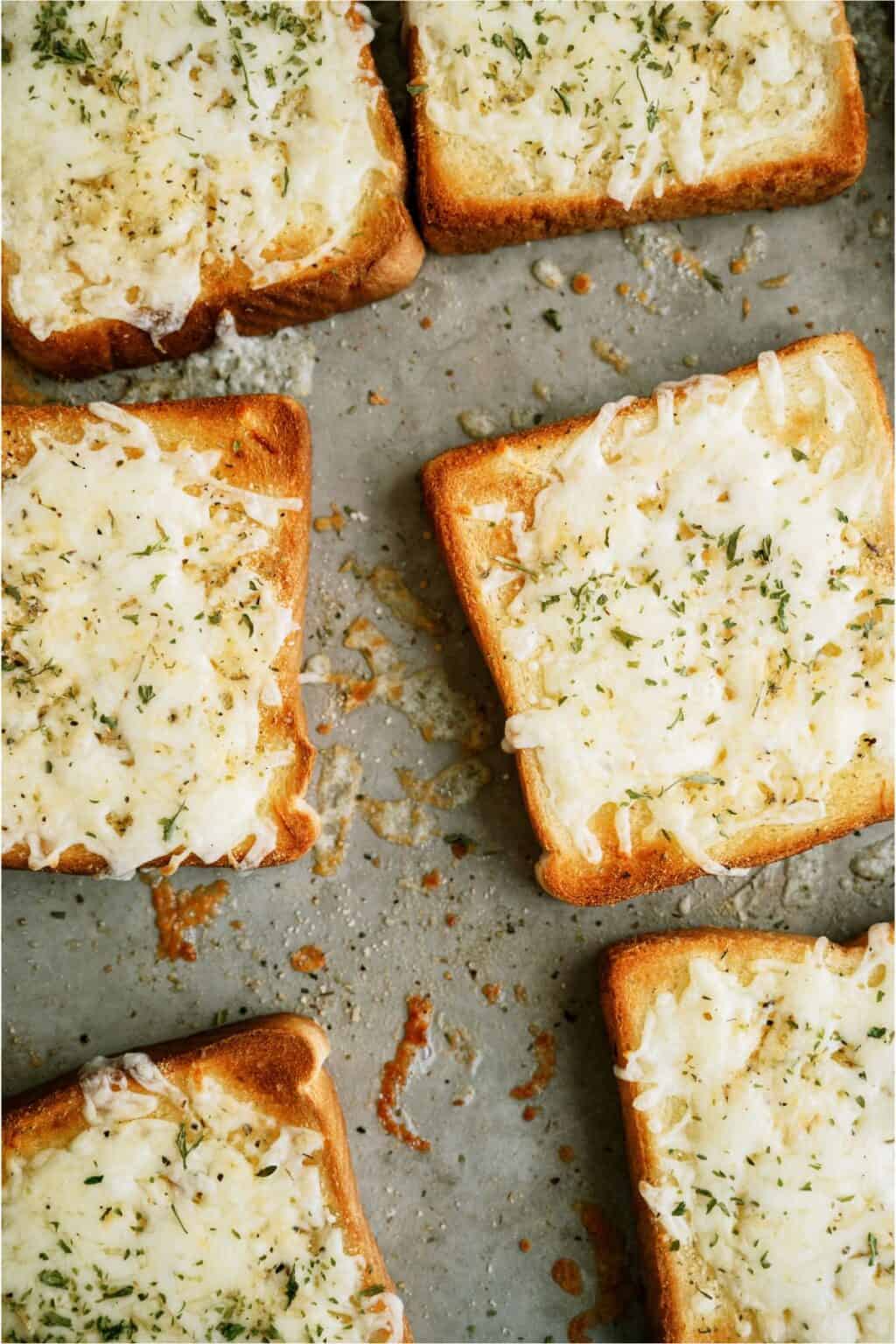 Cheesy Texas Toast Garlic Bread Recipe - Six Sisters' Stuff