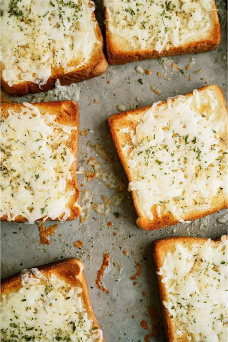 Cheesy Texas Toast Garlic Bread Recipe - Six Sisters' Stuff