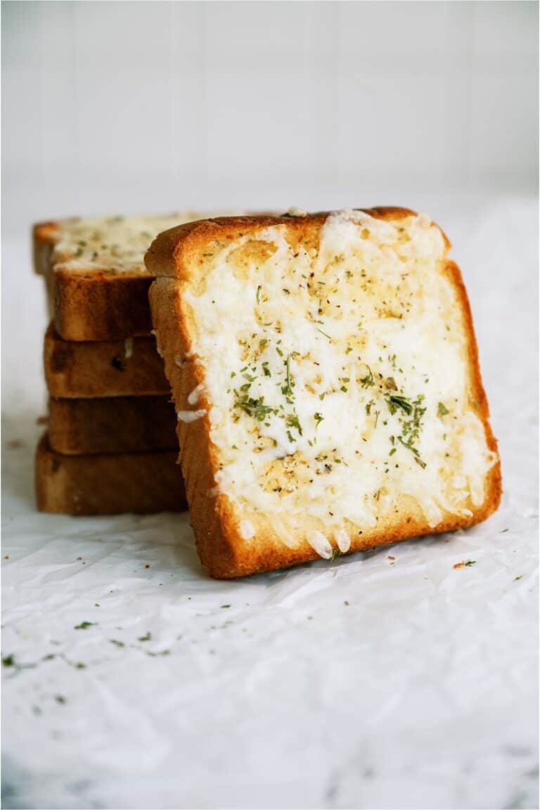Cheesy Texas Toast Garlic Bread Recipe - Six Sisters' Stuff
