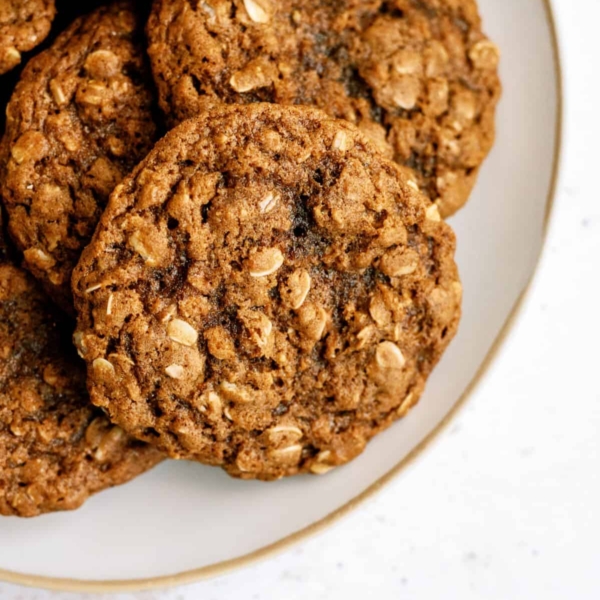 Oatmeal Gingerbread Cookies Recipe - Six Sisters' Stuff