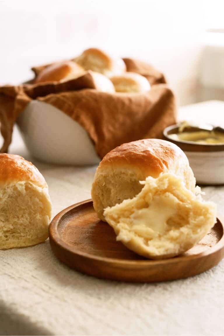 30 Minute Homemade Rolls Recipe - Six Sisters' Stuff