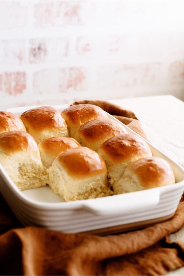 30 Minute Homemade Rolls Recipe - Six Sisters' Stuff
