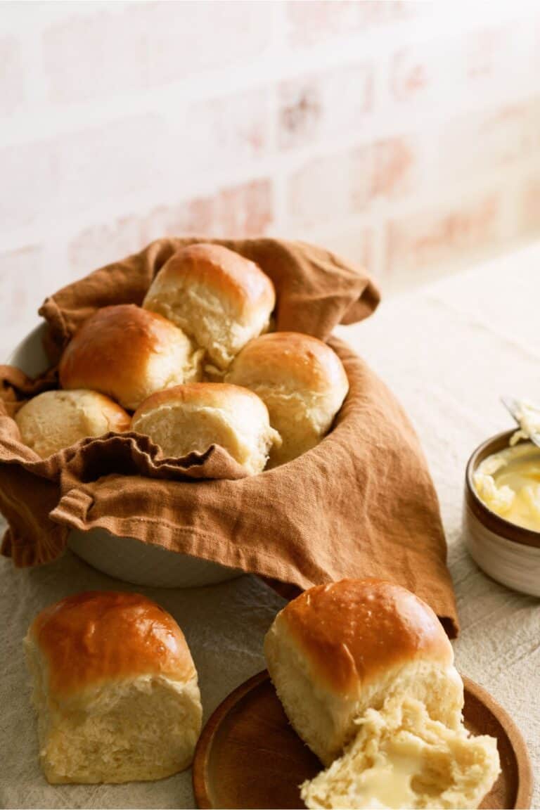 30 Minute Homemade Rolls Recipe - Six Sisters' Stuff