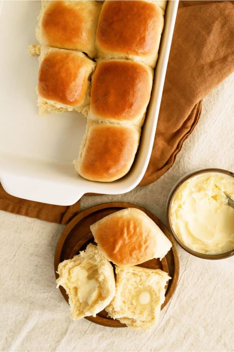 30 Minute Homemade Rolls Recipe - Six Sisters' Stuff