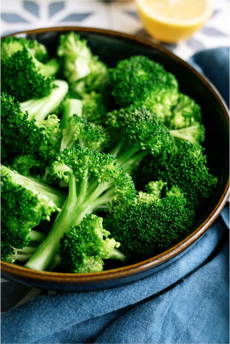 Instant Pot Steamed Broccoli Recipe - Six Sisters' Stuff