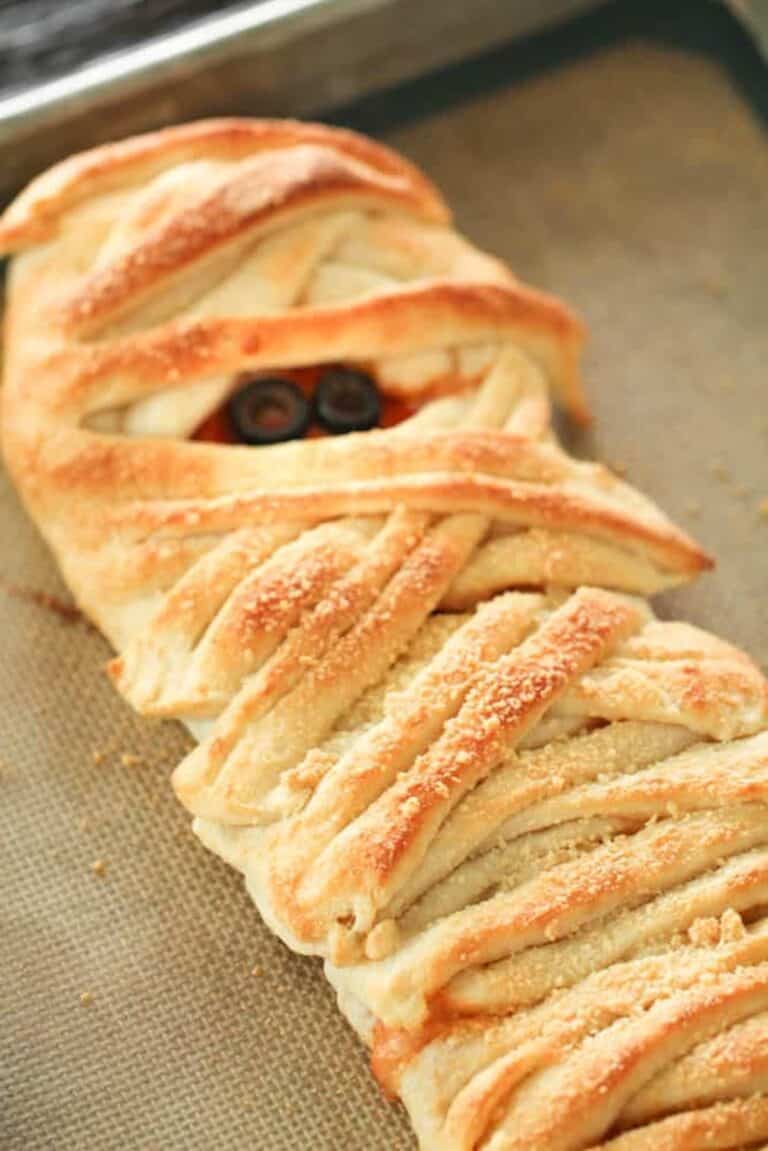 Mummy Pizza Braid Recipe - Six Sisters' Stuff