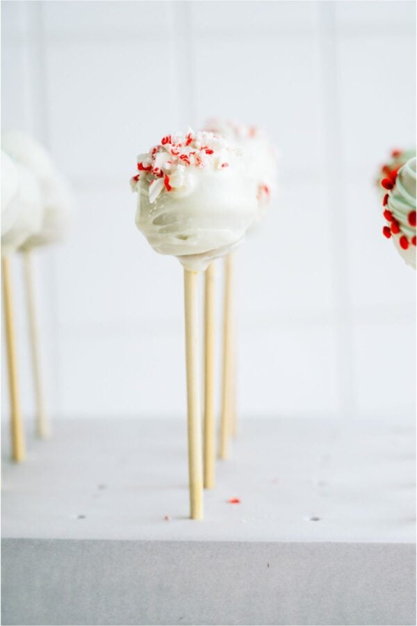 Christmas Cake Pops Recipes - Six Sisters' Stuff