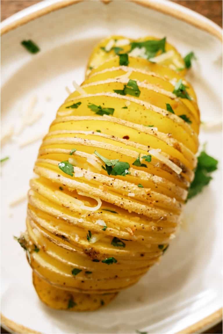 Crispy Hasselback Potatoes Recipe - Six Sisters' Stuff