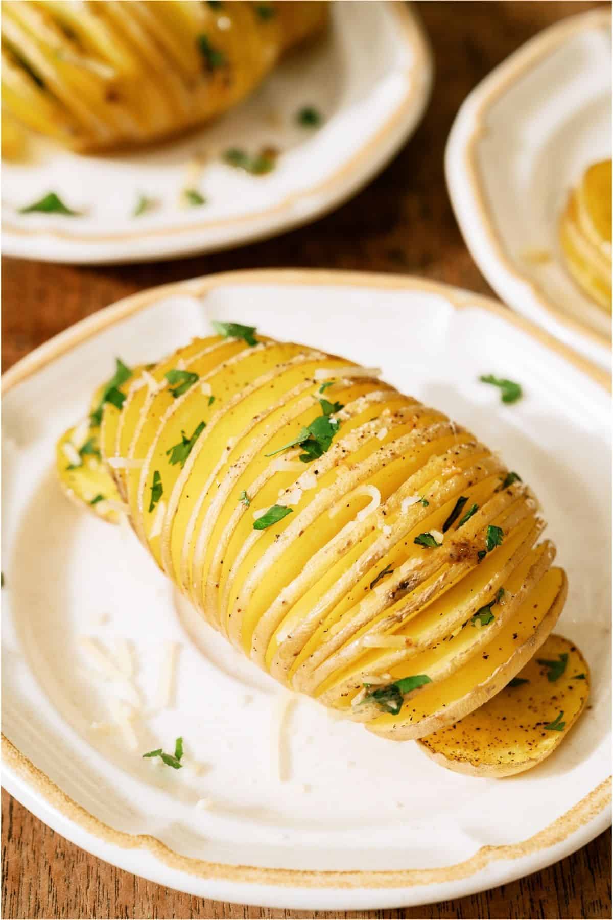 Crispy Hasselback Potatoes Recipe - Six Sisters' Stuff