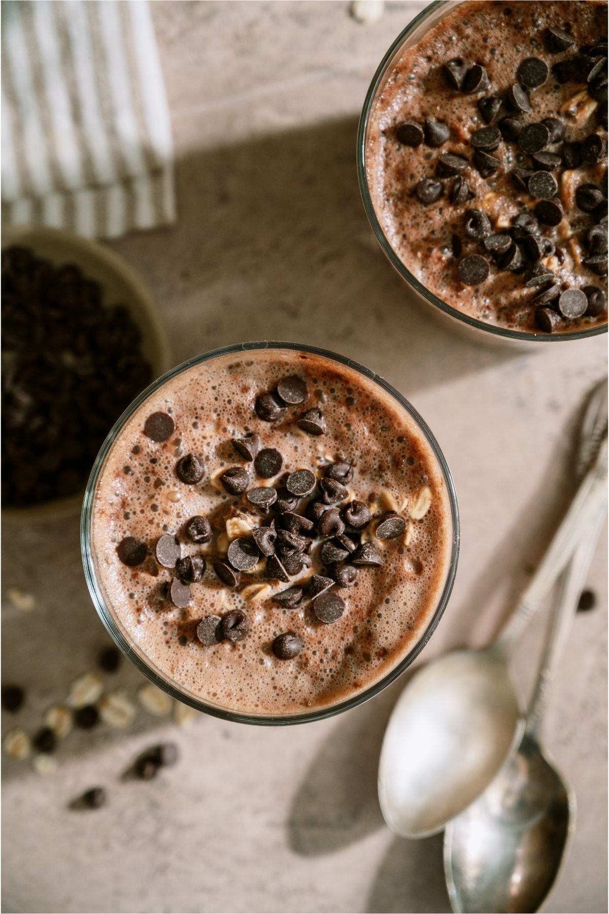 Healthy Chocolate Overnight Oats Recipe - Six Sisters' Stuff